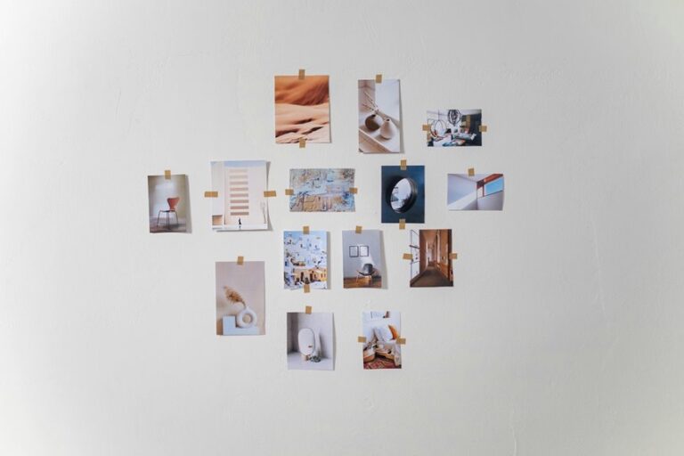 5 Ways to Decorate a Large Living Room Wall - Organizaspace